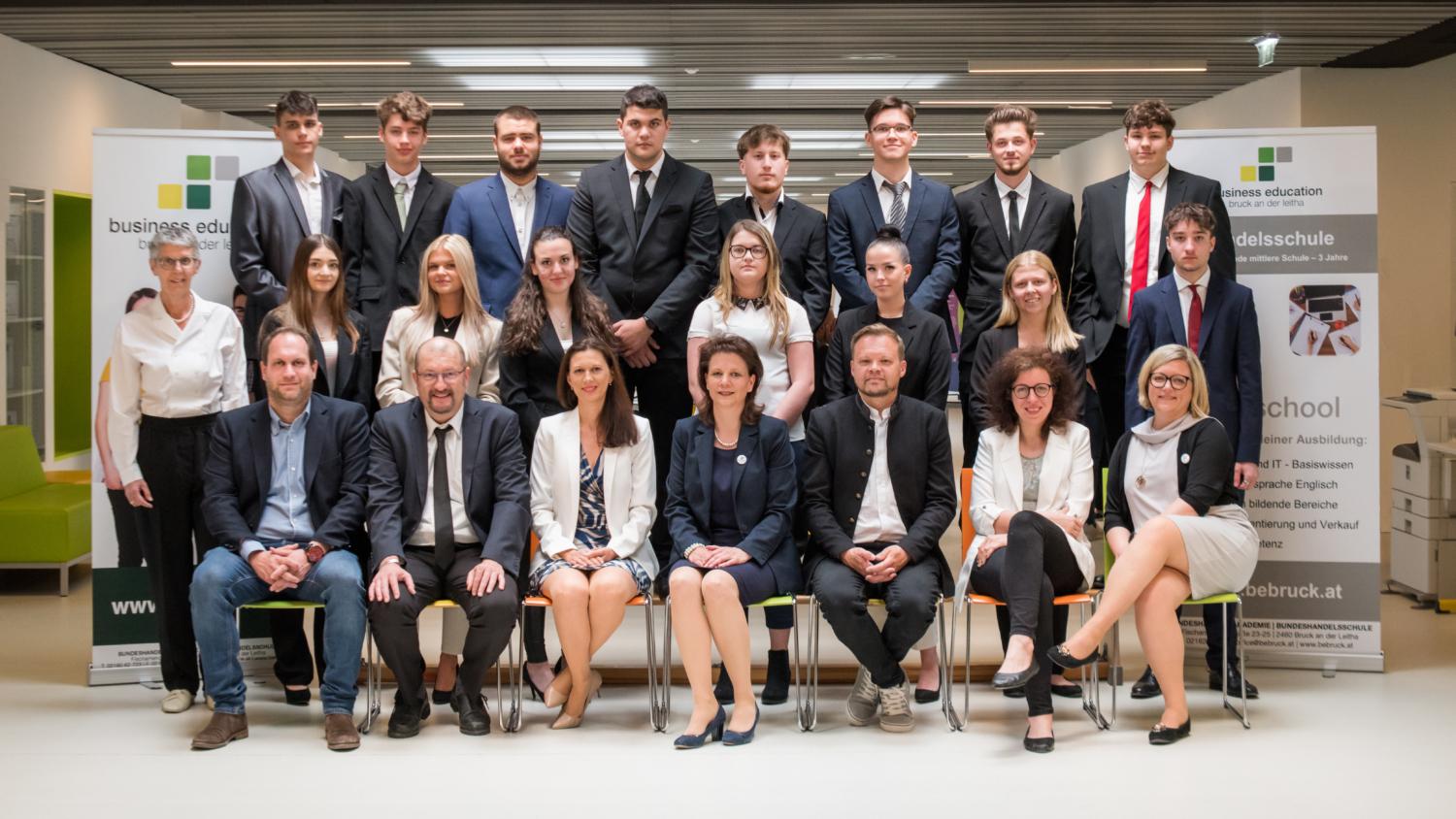 Abschlussklasse 3BS_2022_5_31_(2 von 2) - bebruck.at